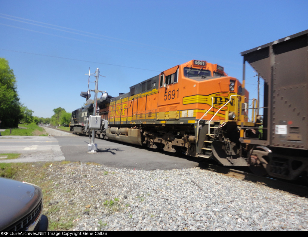 BNSF 5691 serves as the first of two helpers on Plant Scherer coal trainUntitled